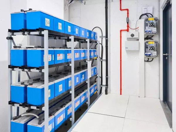 Wie funktioniert eine USV-Anlage? - USV-Anlagen Erklärung